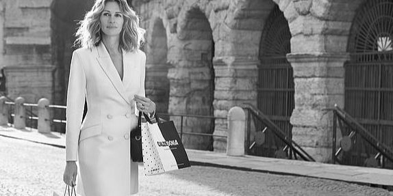 Джулія Робертс продемонструвала стрункі форми в рекламі Calzedonia ...