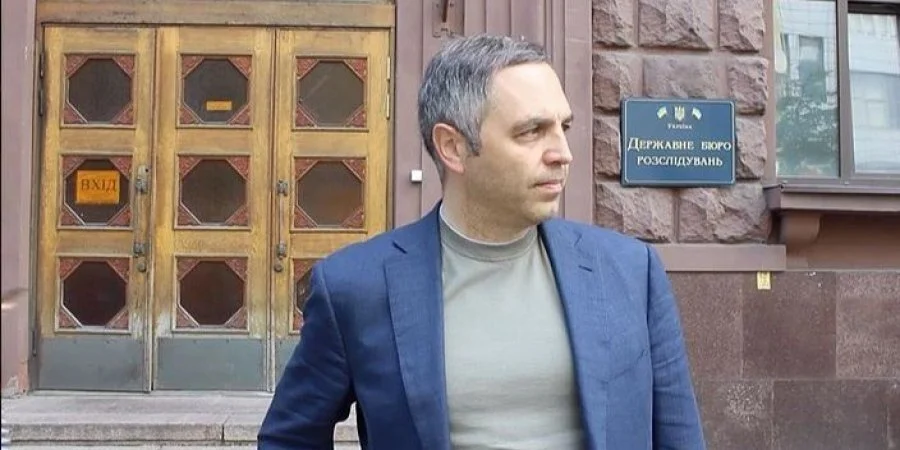 Pro-Russian politician Portnov flees Ukraine in June / The New Voice of ...