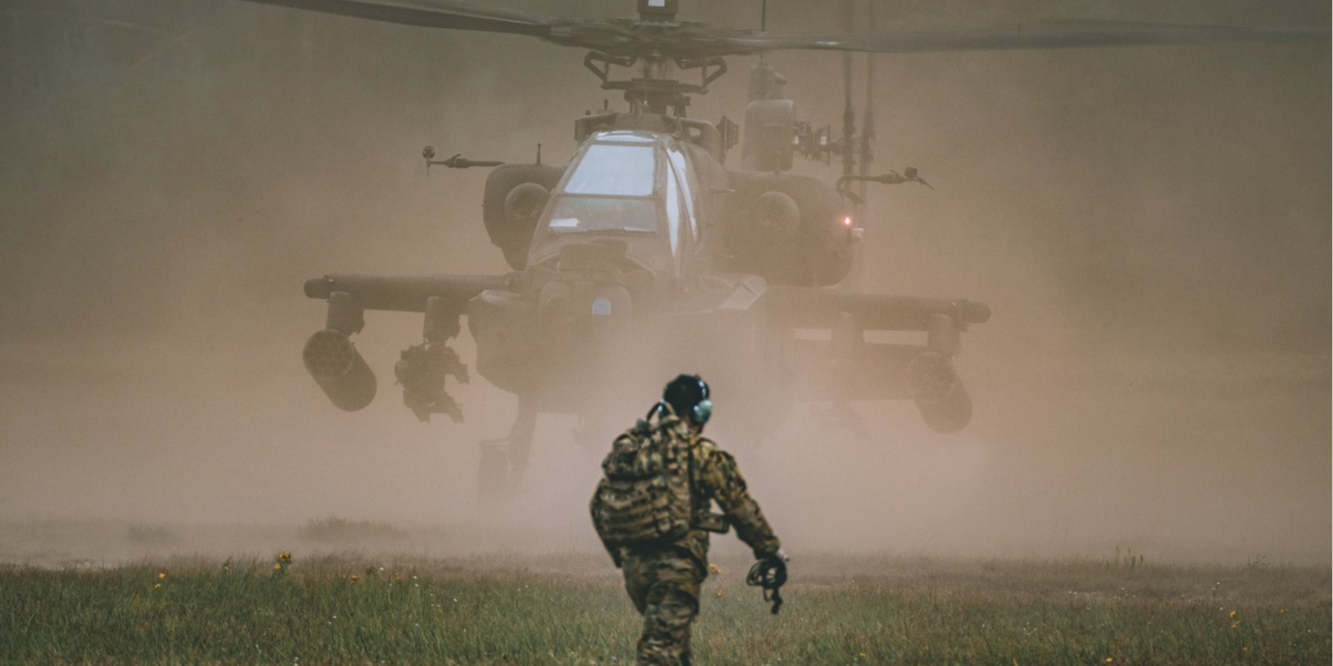 Польща зміцнить східний кордон танками Abrams та гелікоптерами Apache ...