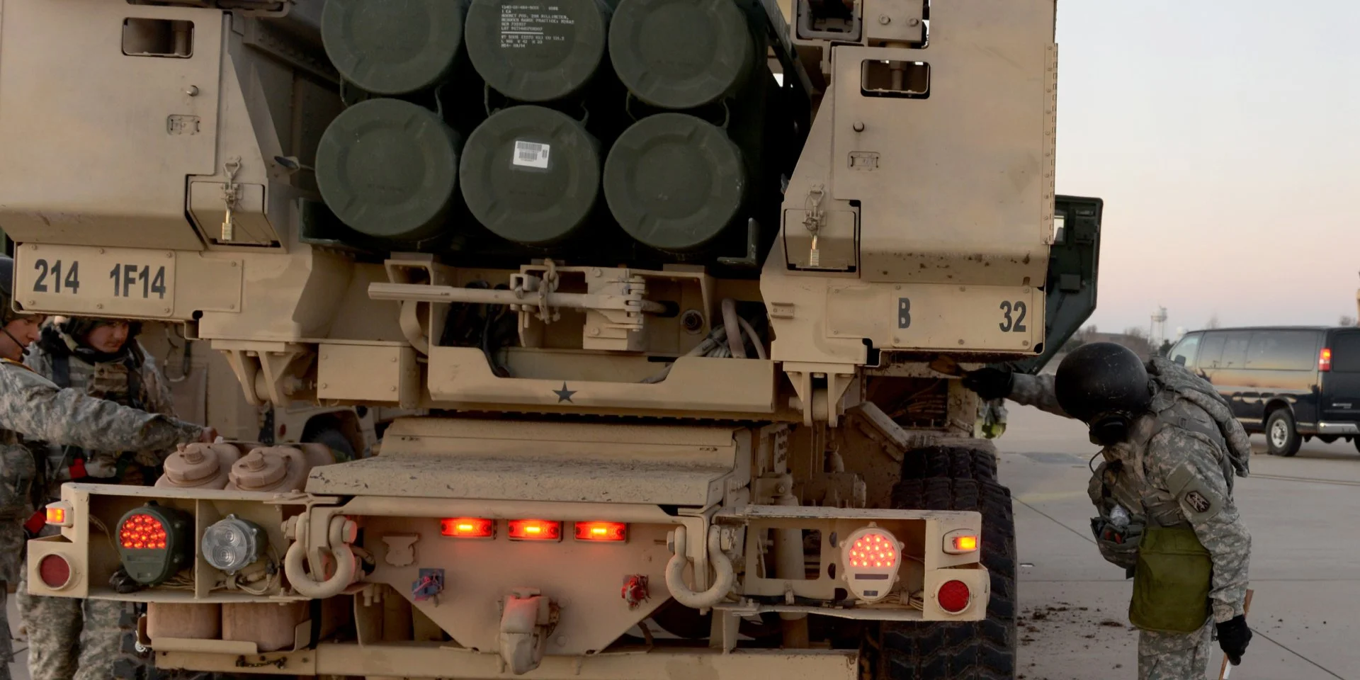 Пентагон сделал важное уточнение о поставках 18 HIMARS Украине — новости Украины / NV