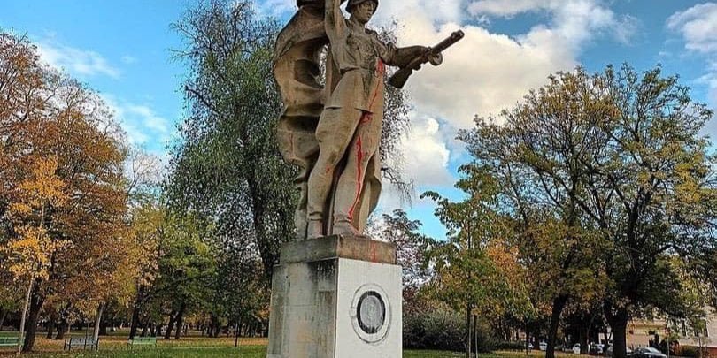 Pedestal of Czech monument to Soviet soldiers painted as washing ...