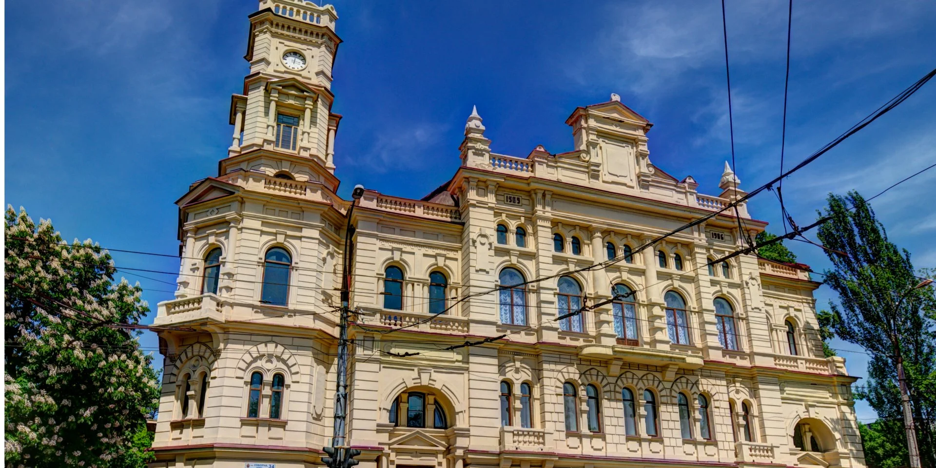 About 15,000 paintings looted Kherson museums by Russian invasion ...