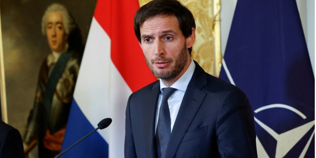 Dutch Foreign Minister calls for more military aid for Ukraine – from ...