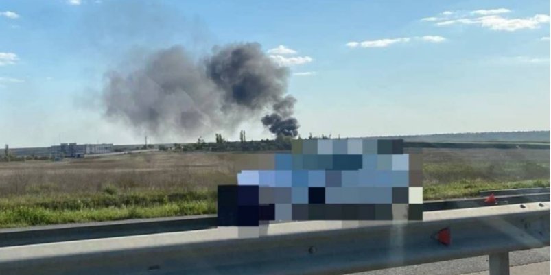 Military base on fire in occupied Crimea, photos show – Ukraine war ...