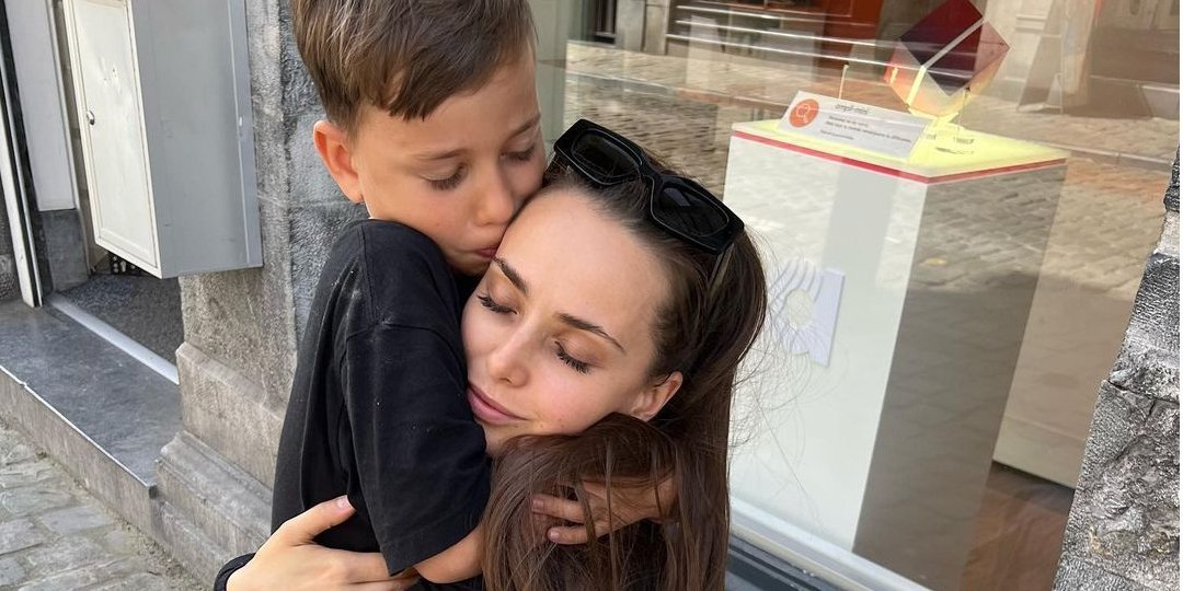 Ксенія Мішина показала, як спала із сином у ванній під час нічної ...