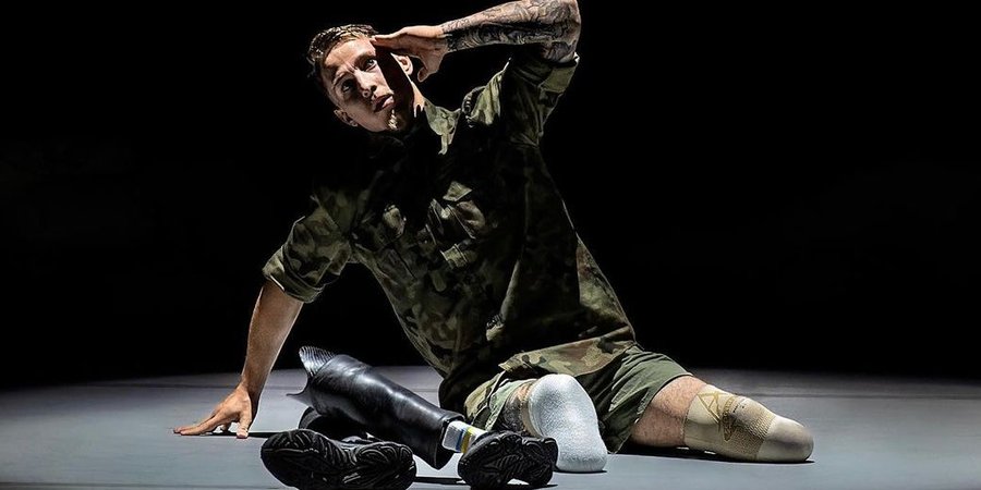 Ukrainian soldier who lost legs performs ballet in US / The New Voice ...