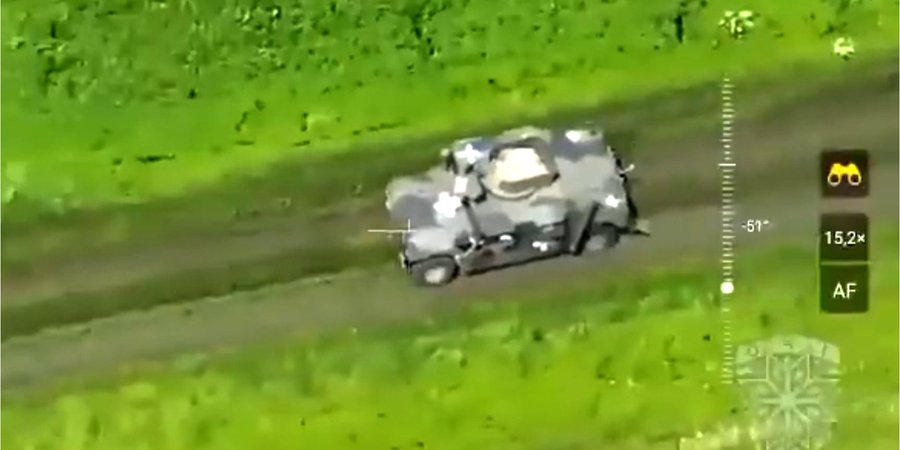 Український Humvee вцілів після удару РСЗВ Град — відео / NV