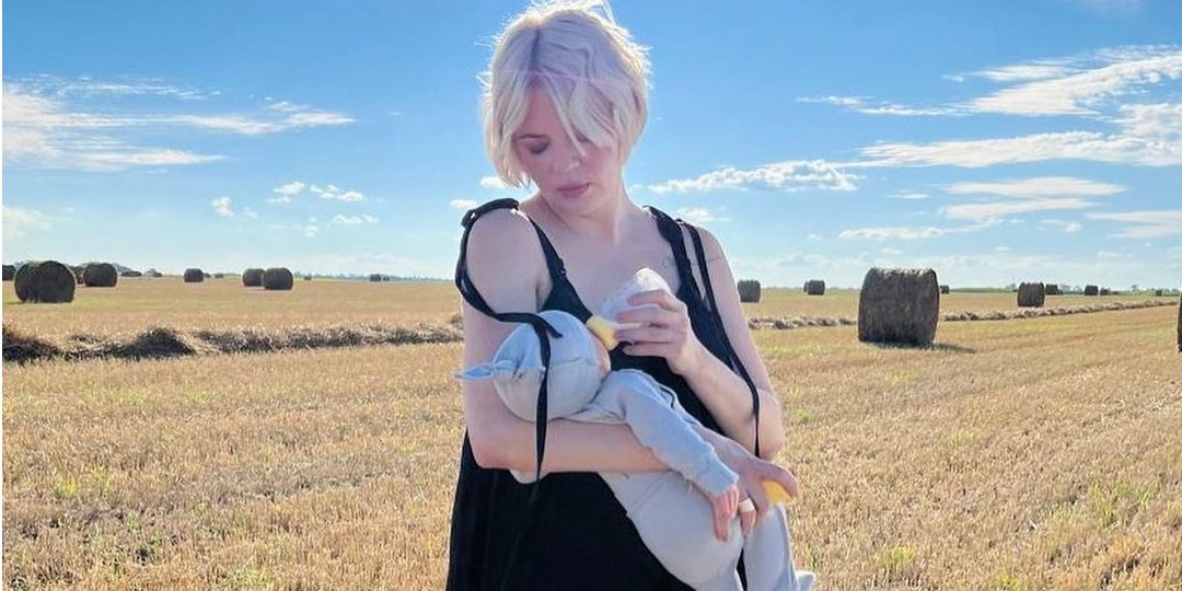 ONUKA умилила Сеть, впервые показав фото новорожденной дочери Лины — фото / NV