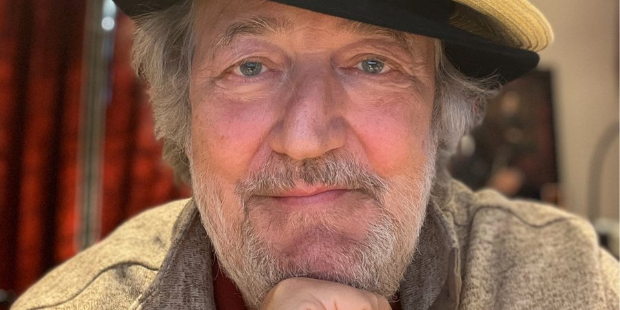 British actor Stephen Fry arrives in Kyiv by train / The New Voice of ...