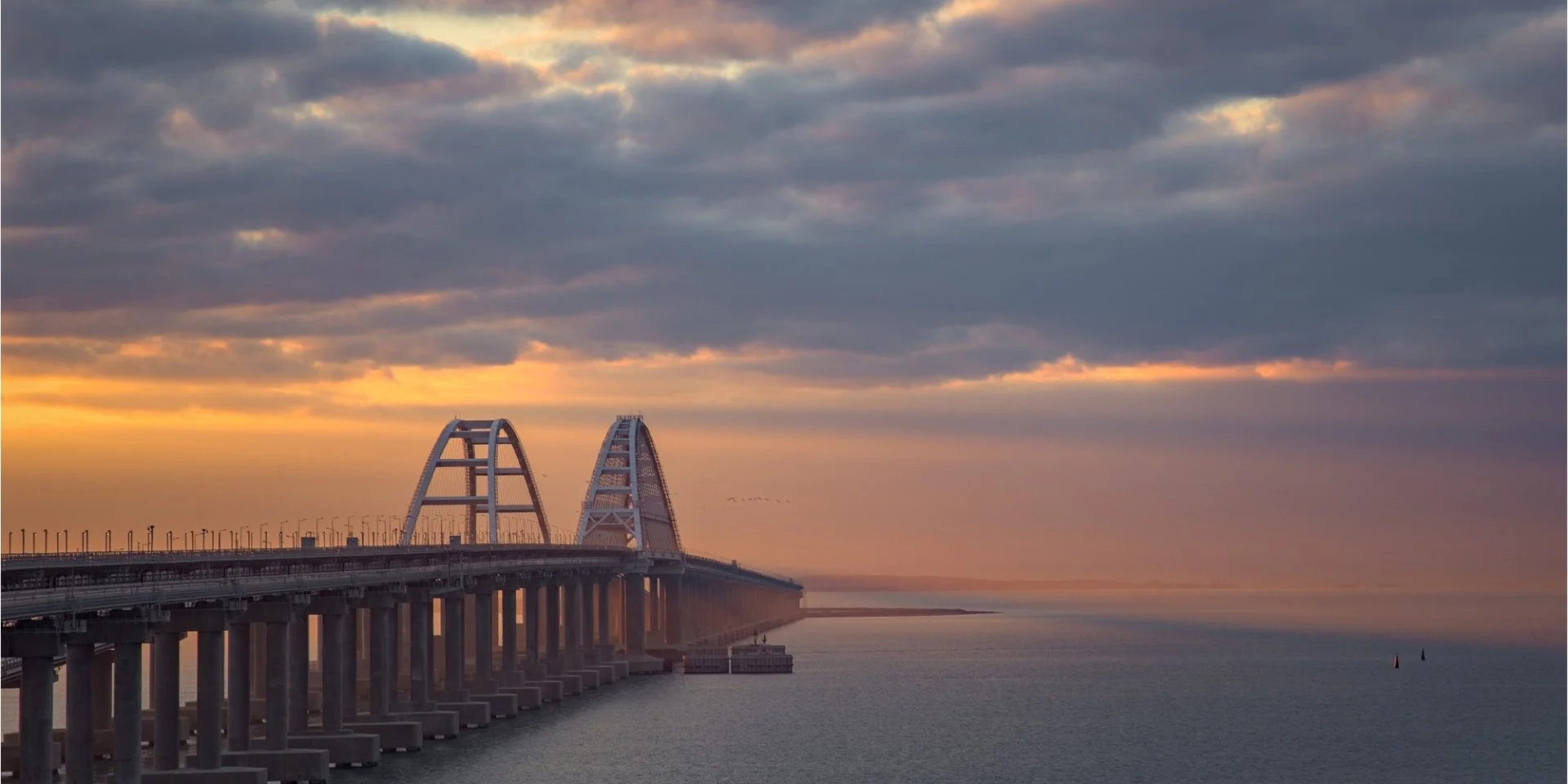 Crimean Bridge shut for traffic overnight / The New Voice of Ukraine