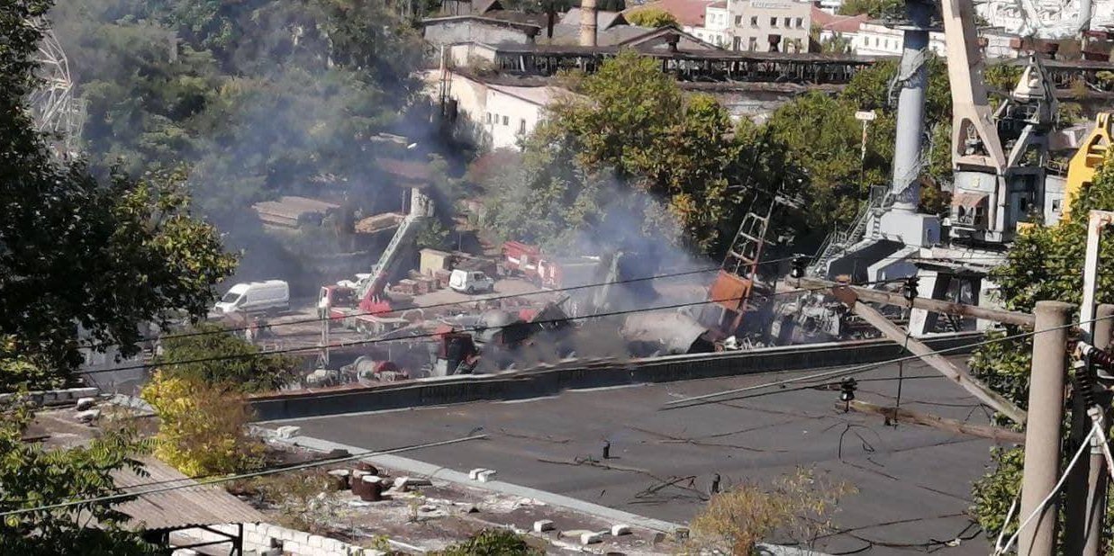 Russian Ropucha-class landing ship destroyed in Sevastopol drydock ...
