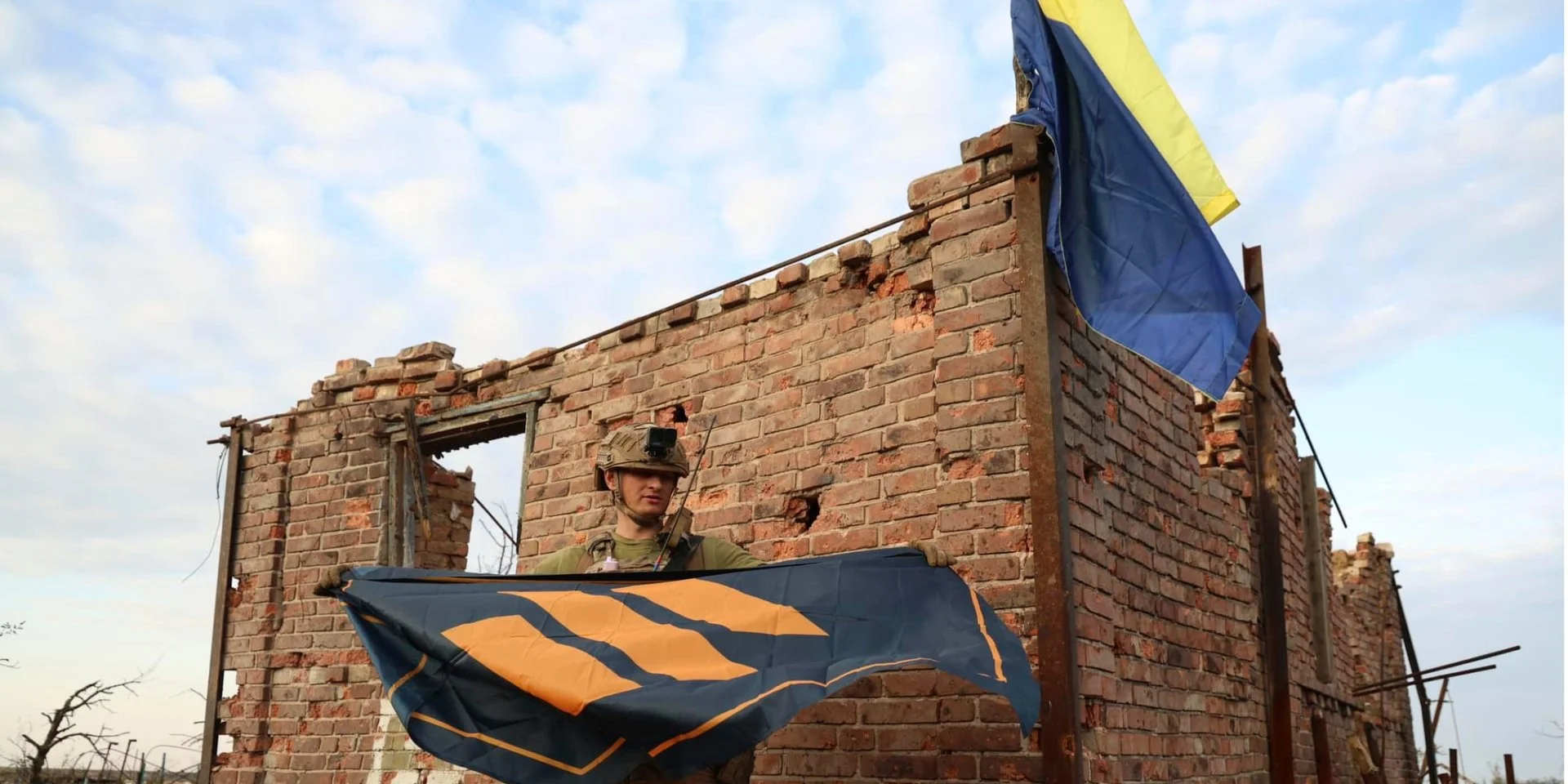 Ukrainian troops raise flag over liberated village of Andriyivka in Donbas, push back Russian ...