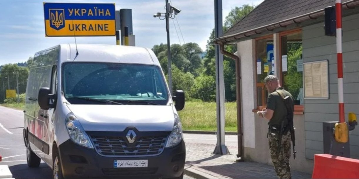Polish truckers on strike: 2,800 trucks lined up at border with Ukraine ...