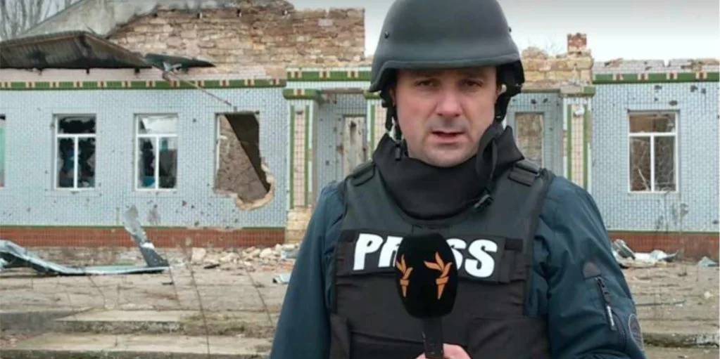 Film crew, consisting of journalist and cameraman, came under enemy ...