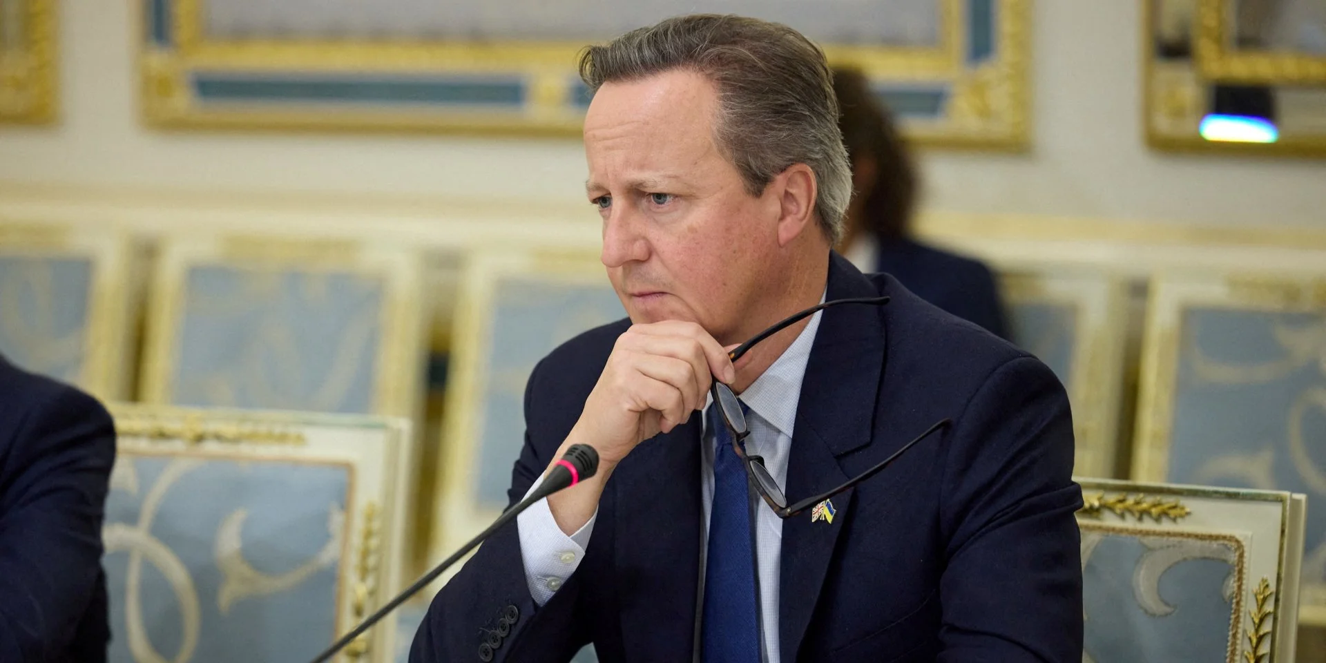 UK Foreign Secretary David Cameron urges world ‘not to appease Putin ...