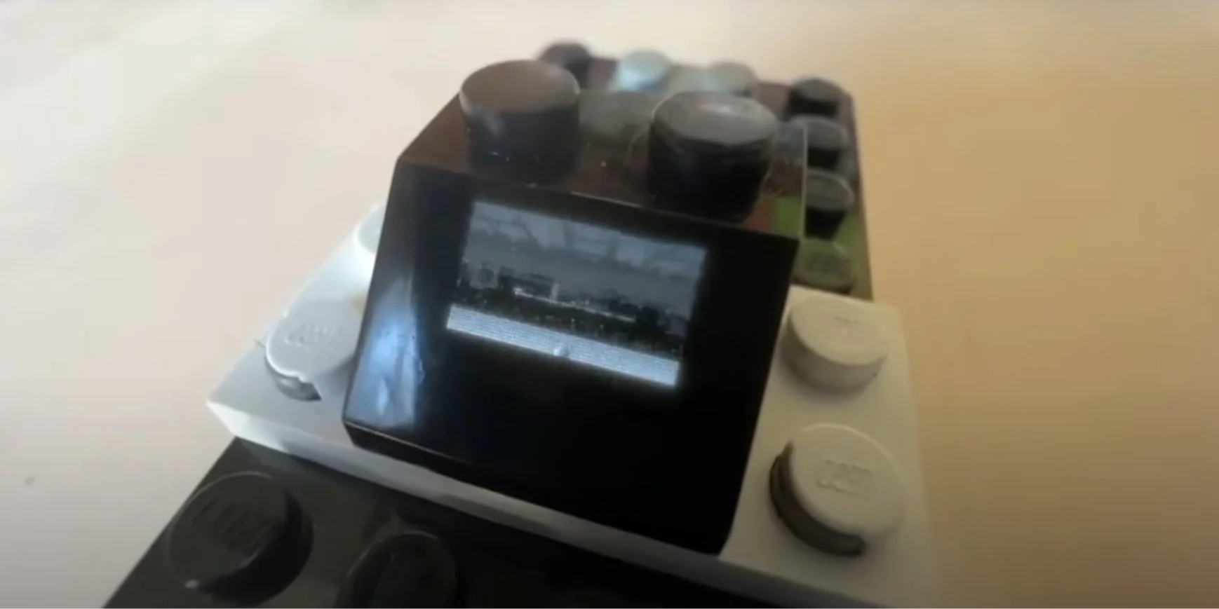 Исследовательница из MIT запустила Doom на дисплее из бактерий / NV