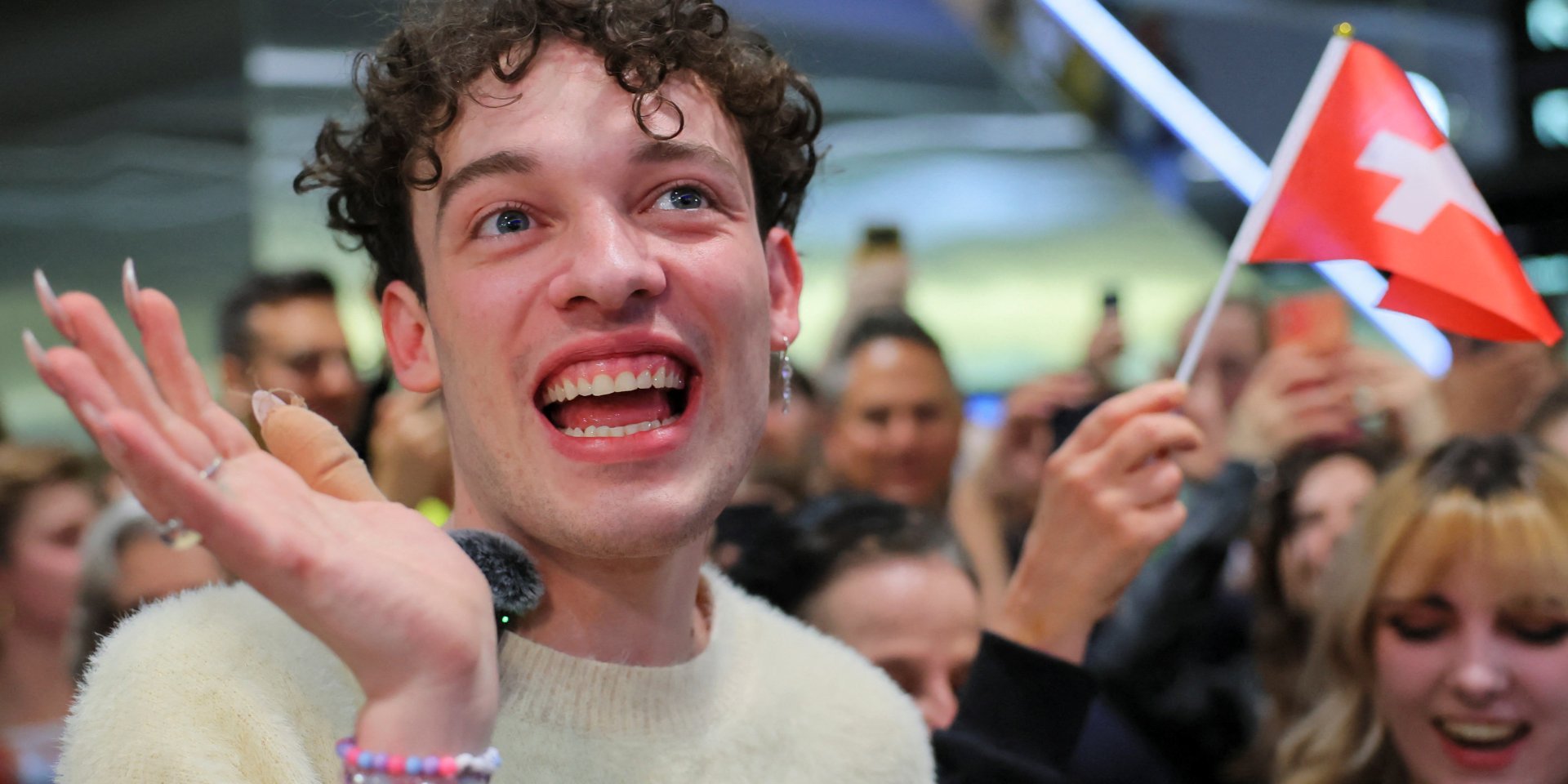 Победители Евровидения 2024 Nemo рассказали, у них забрали награду — хрустальный микрофон / NV