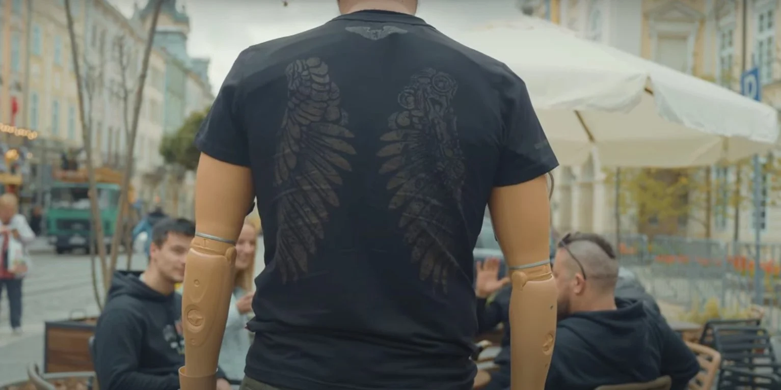 Правильное отношение к людям с инвалидностью и военным — разговор с СЕО SuperHumans и ветераном / NV