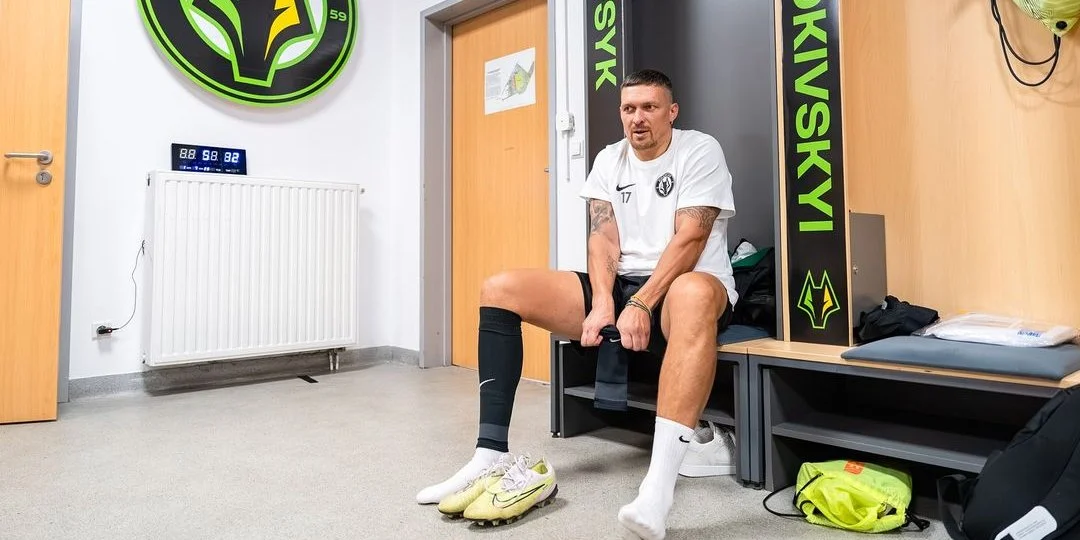 Ukrainian boxer Oleksandr Usyk sings 'Chervona Ruta' at European match ...