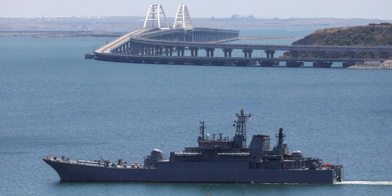 People Flee Crimea Amid Fear of Attacks on the Crimean Bridge ...