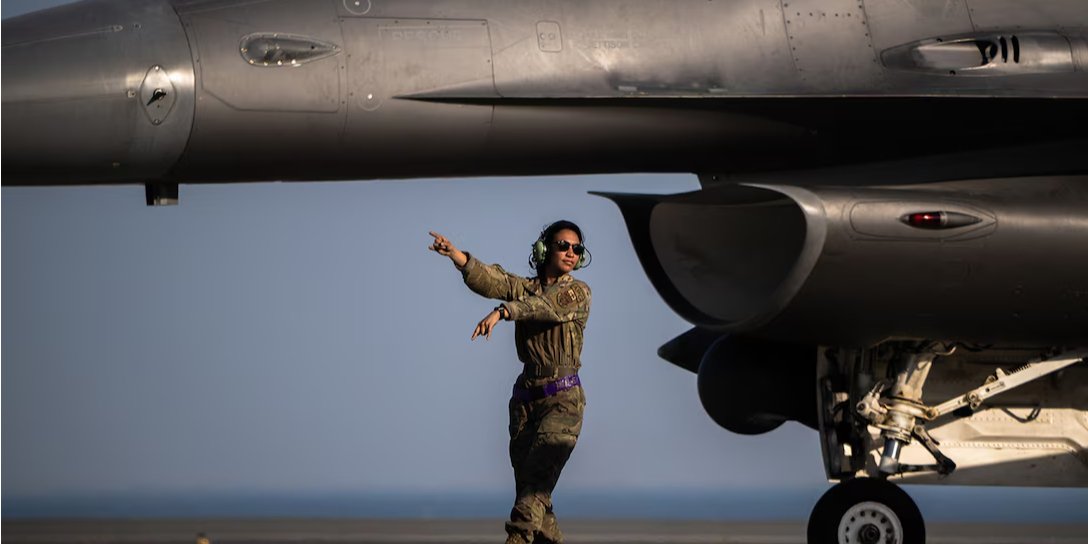 США отказались отправить в Украину специалистов по ремонту F-16 — WSJ / NV