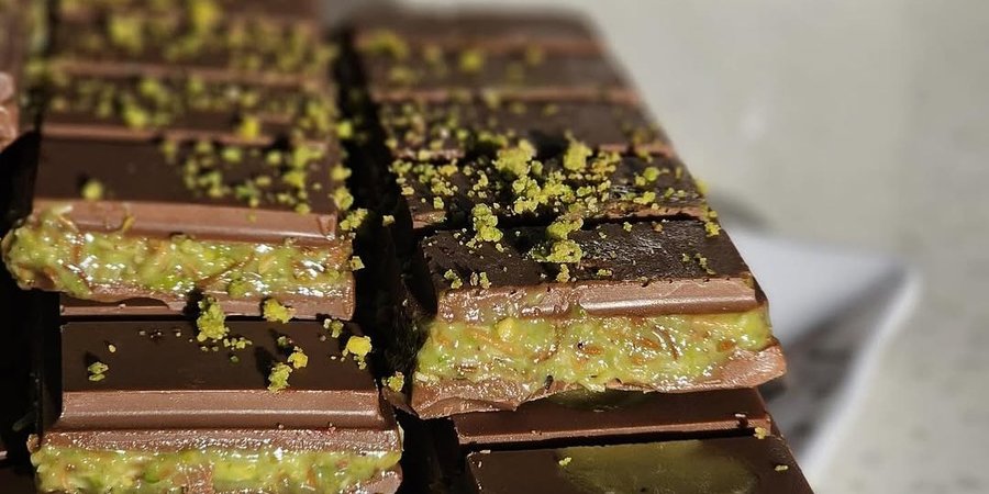 Дубайский шоколад в ресторанах мира, где подают его как бургер и пиццу / NV