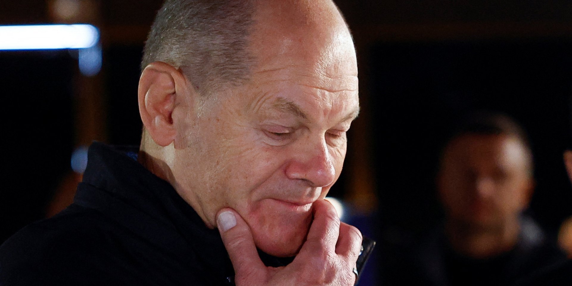 Олаф Шольц — Что находится в чемодане канцлера Германии / NV