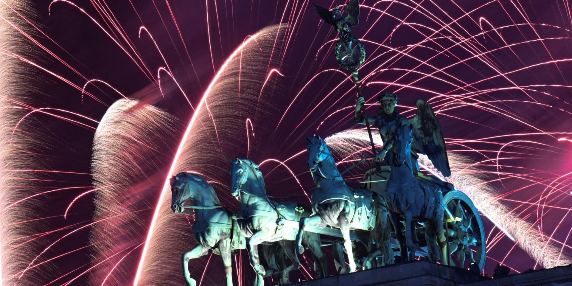 У Німеччині новорічної ночі відбулися масові атаки на правоохоронців та ...