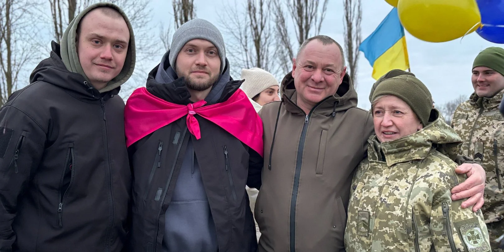 Border guard Denys Noha reunites with family after 15 months in Russian ...