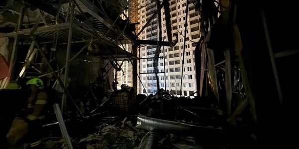 РФ атакувала Київщину шахедами пошкоджені будинки спалахнула пожежа на підприємстві є