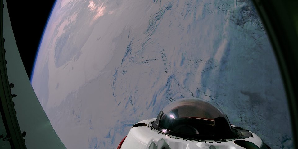 Астронавты показали свой пролет над обоими полюсами Земли на видео / NV