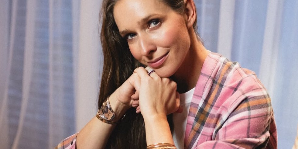 Катя Осадча відсвяткувала Великдень у сукні за 28 тисяч гривень і фартусі від Gunia, фото / NV