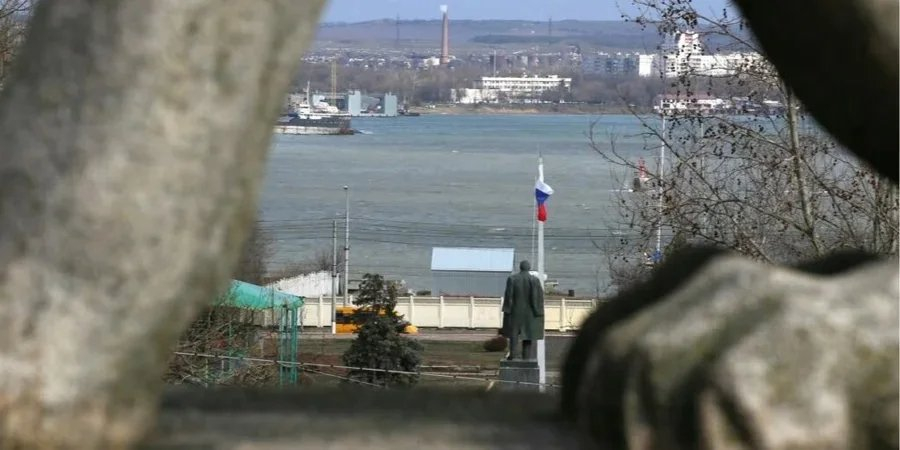 Missiles for S-300/S-400 spotted in Kerch, Crimea, photos reveal / The ...