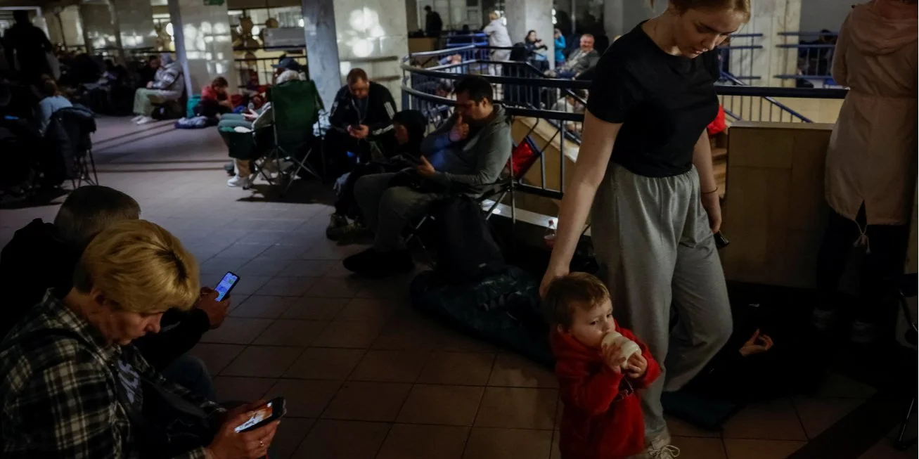 Massive attack on Kyiv - More than 49 thousand people hiding in metro ...