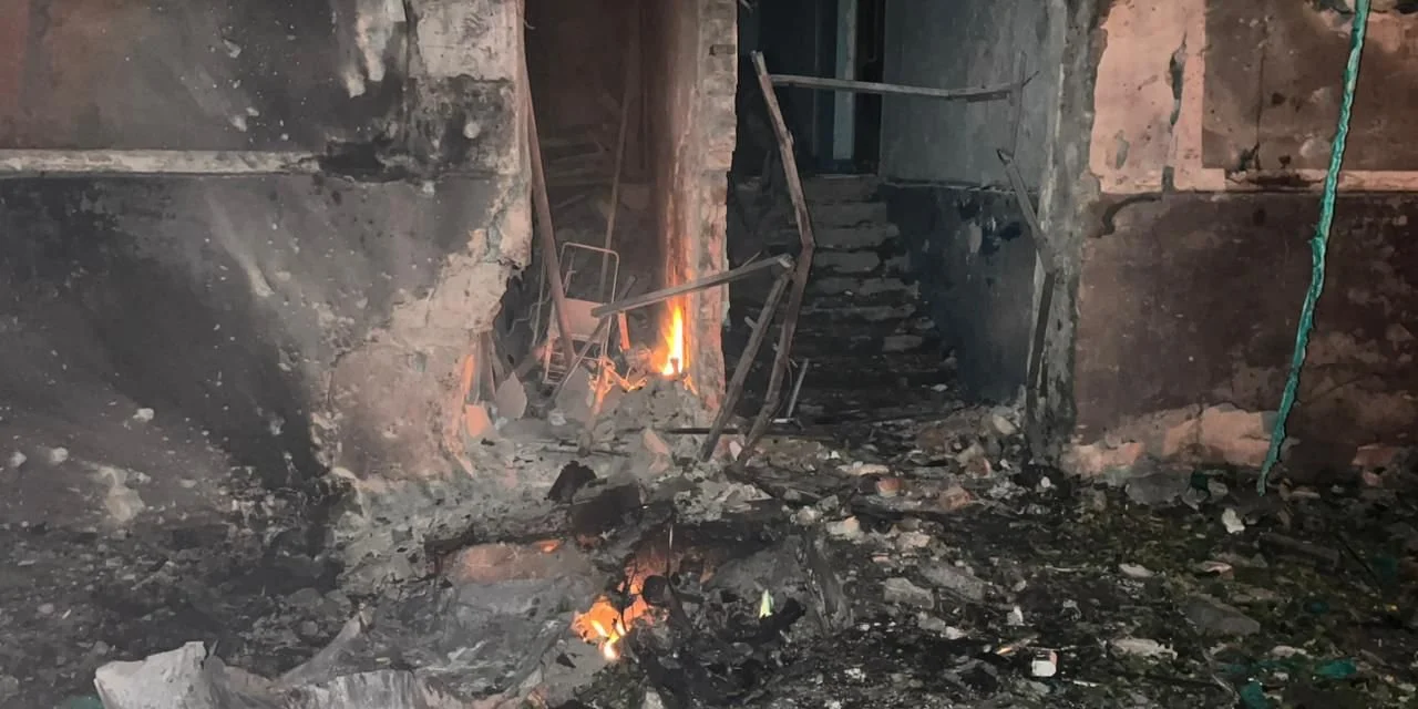 Shahed drone strikes 5-storey building in Bilozerske, Donetsk Oblast ...