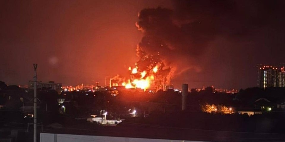 UAV attack on oil refineries in Russia - Fire at plants in Krasnodar ...