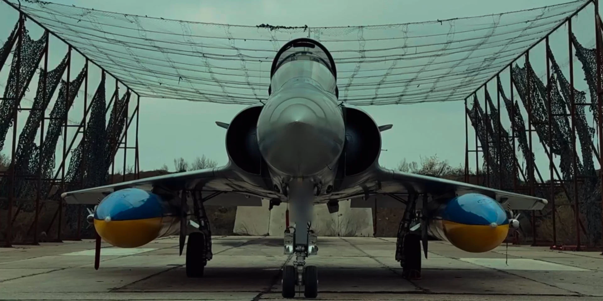 Ukraine shows French Mirage 2000 jet heading out on combat mission — Air Force video / The New ...