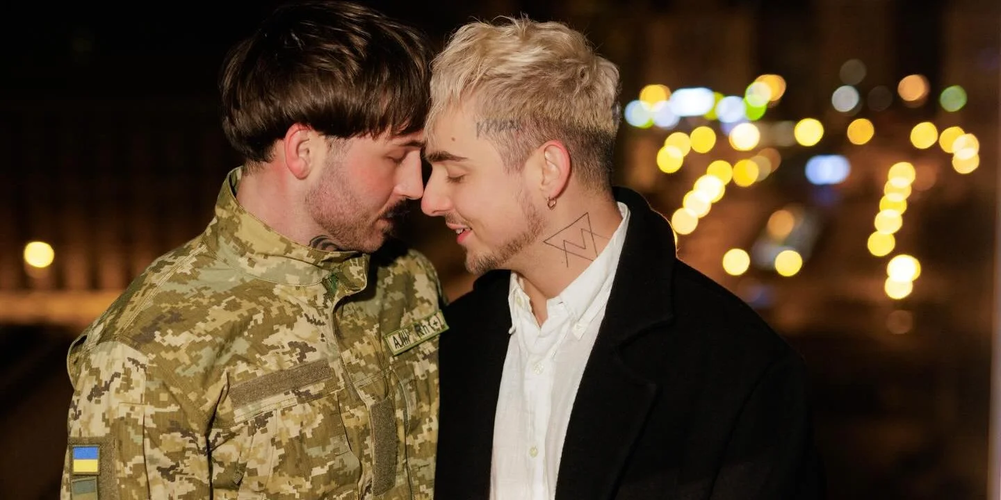 Melovin и парамедик ВСУ Петр Злотя обручились на Майдане Независимости, фото / NV