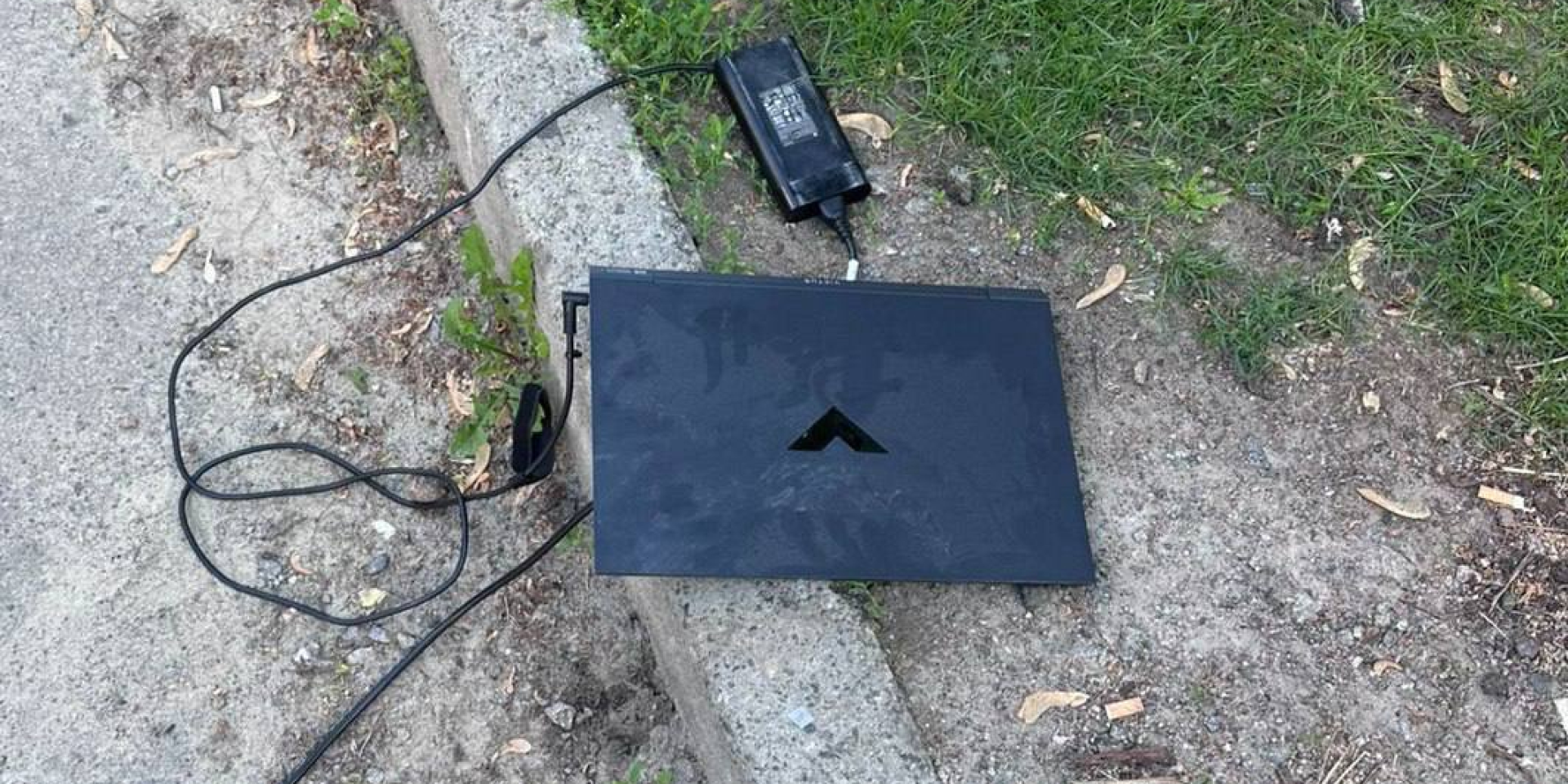 Police charge man who robbed missile-damaged office in Kyiv / The New ...