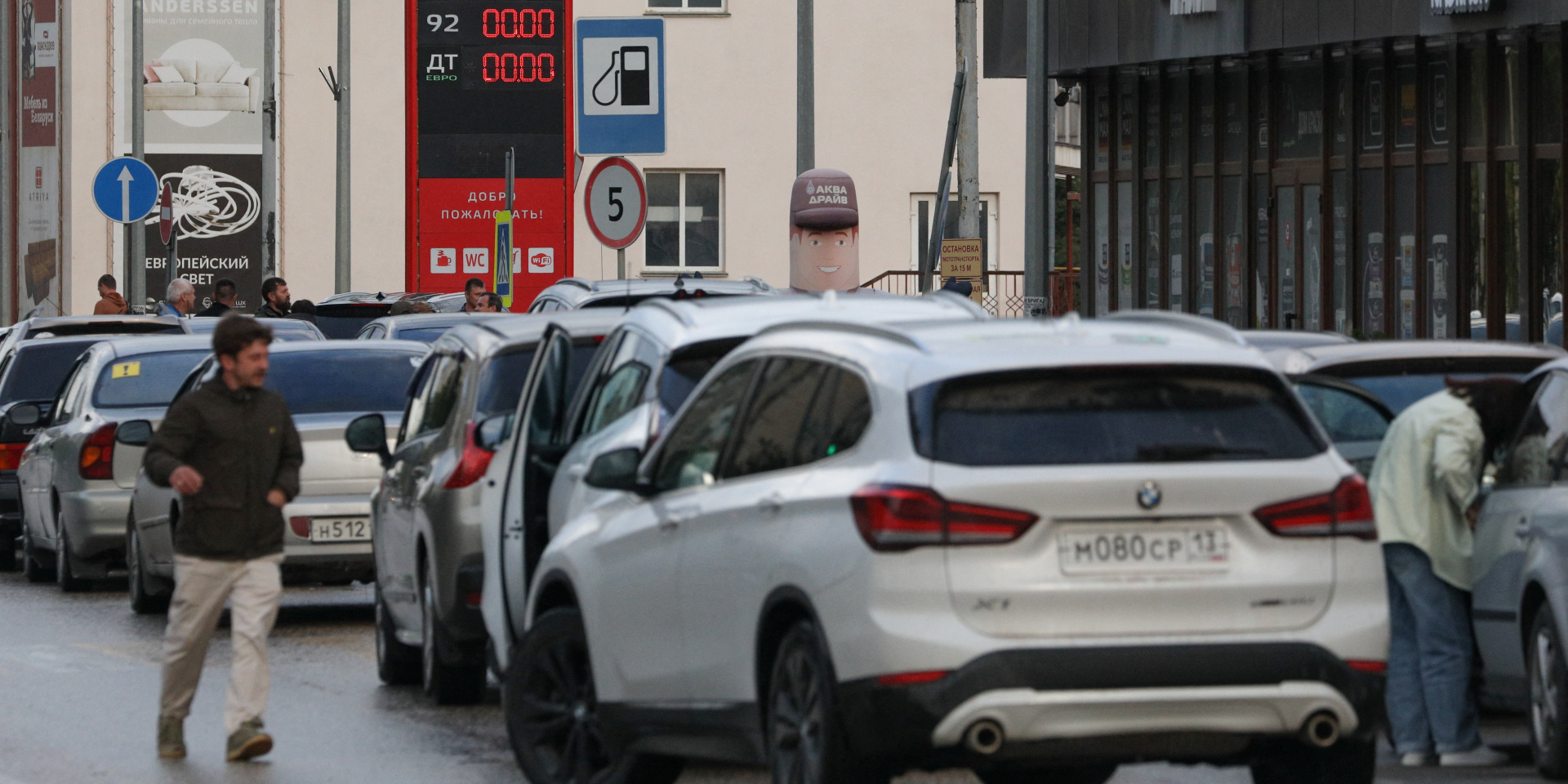 Lines at gas stations in Yalta as Crimea’s fuel crisis deepens / The ...