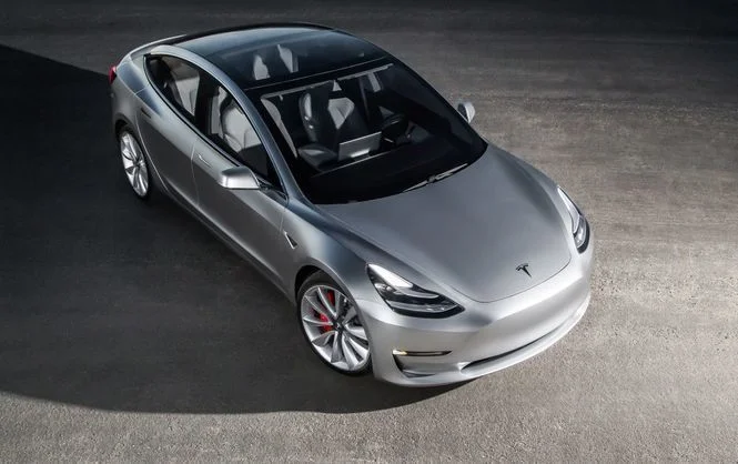 Ілон Маск опублікував фото першого готового електрокара Tesla Model 3 / NV