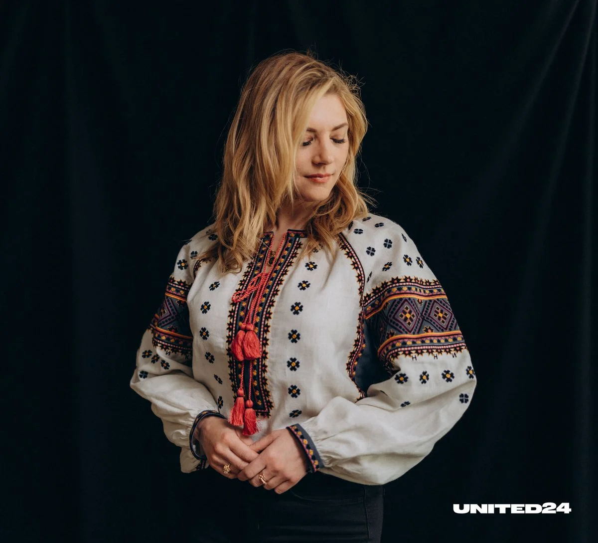 Андрій Шевченко, Кетрін Винник, Лієв Шрайбер отримали особливі вишиванки від Etnodim і United24 / NV