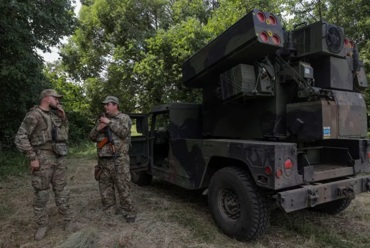 U.S.-made Avenger anti-aircraft system deployed near Kyiv — Ukraine war ...