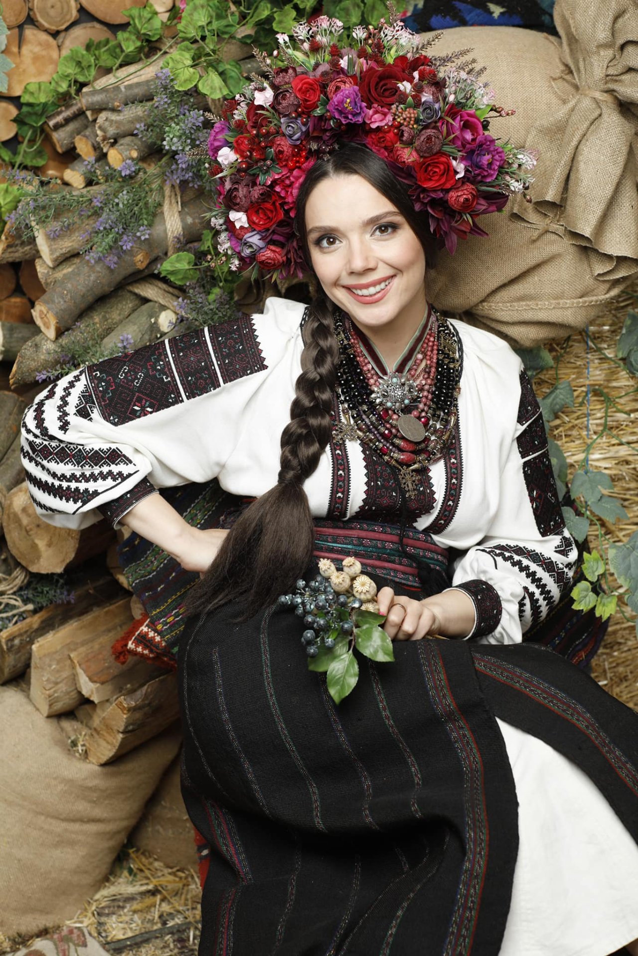 Дружина Олега Сенцова зачарувала фото в українському народному вбранні ...