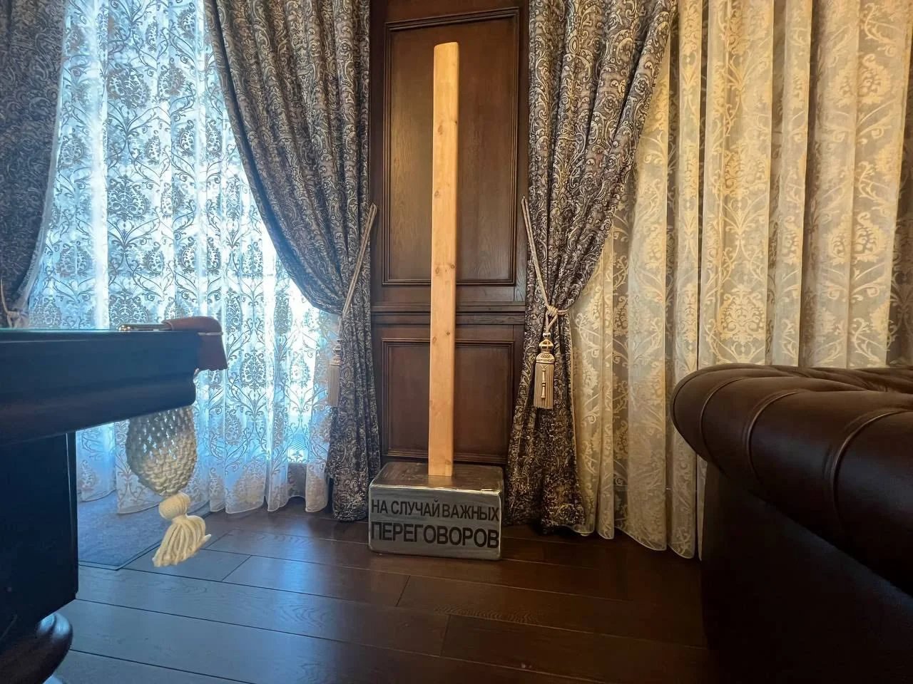 Photos of inside of Prigozhin’s mansion show stashes of cash, weapons ...
