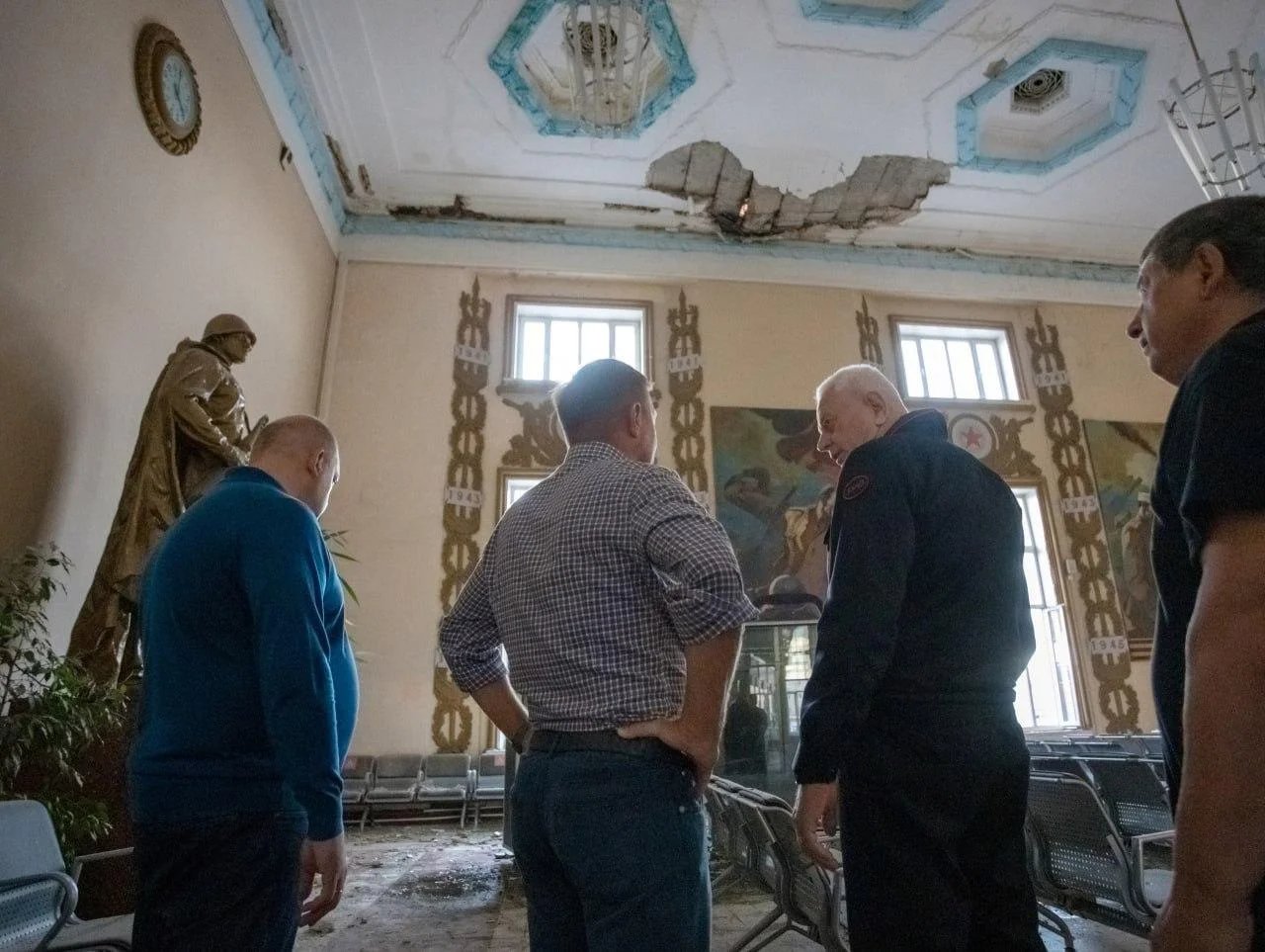 Kursk railway station explosion aftermath — in photos / The New Voice ...