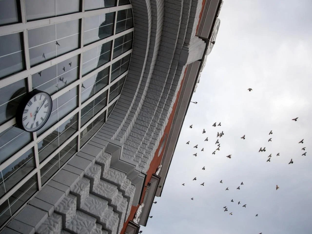 Kursk railway station explosion aftermath — in photos / The New Voice ...