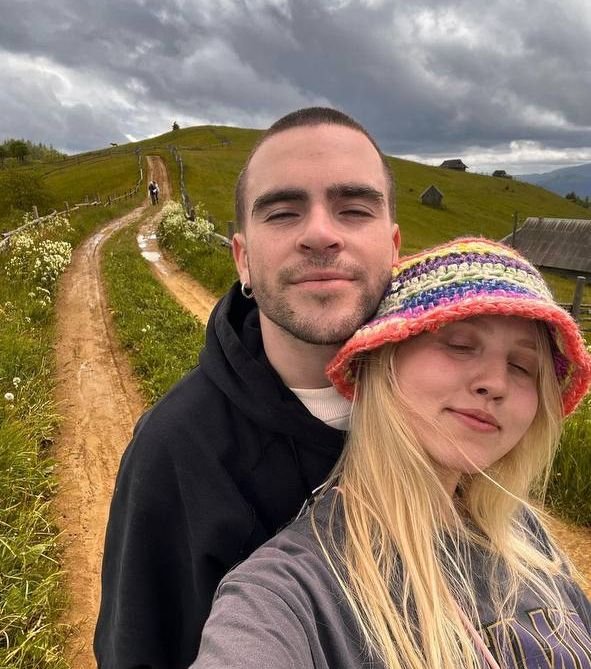 Антон Вельбой показав романтичні фото зі своєю коханою Яною / NV