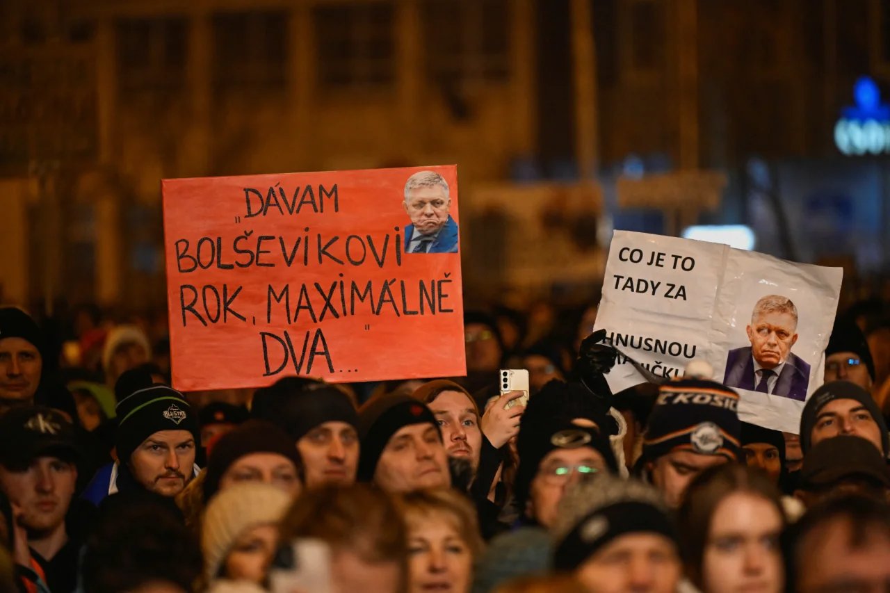 Protests in Slovakia against the government of Robert Fico / The New ...