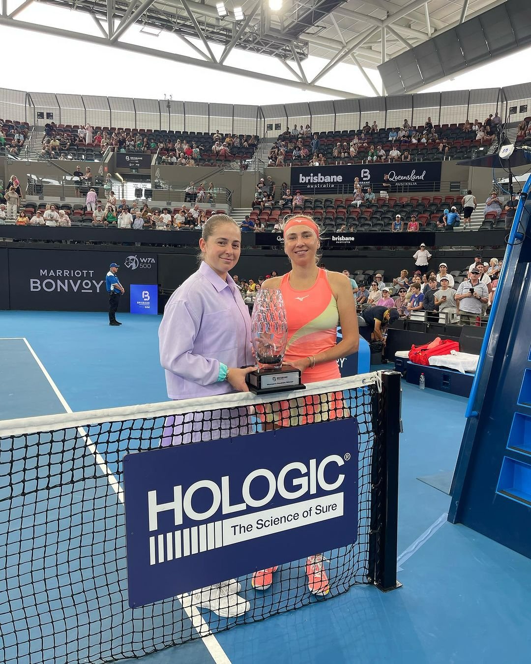 Відео перемоги Людмили Кіченок у парному турнірі в Брісбені, Австралії / NV